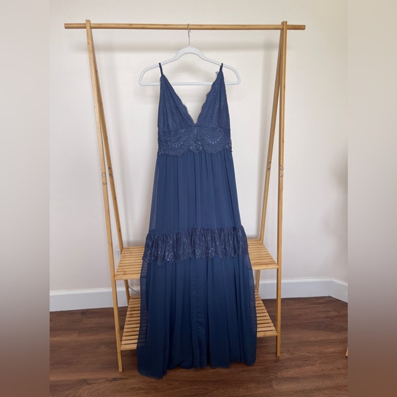 Lulus | Dresses | Lulus Formal Dress In Navy Deep V And Lace Detail ...